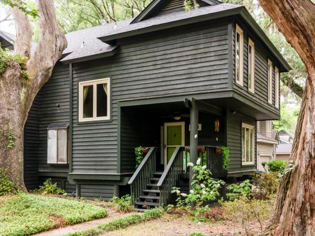 144 Mansfield Boulevard