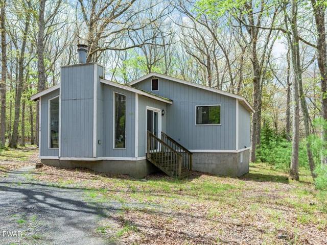 144 Maria Ln, Dingmans Ferry, PA 18328
