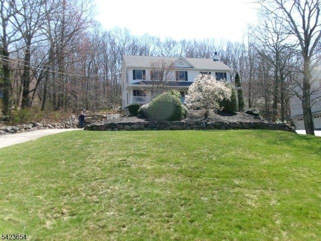 144 Notch Rd, Jefferson Township, NJ 07438