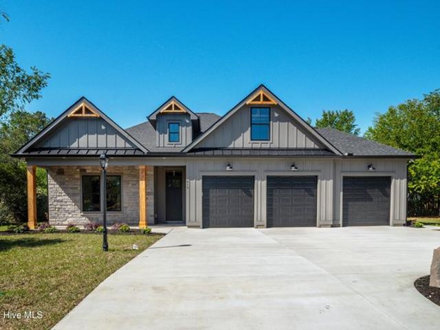 144 S Middleton Dr NW, Calabash, NC 28467