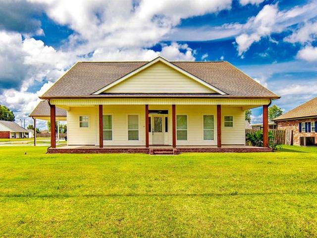 144 Seraphin Dr, Napoleonville, LA 70390