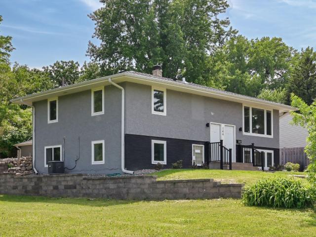 144 Sidney Street W