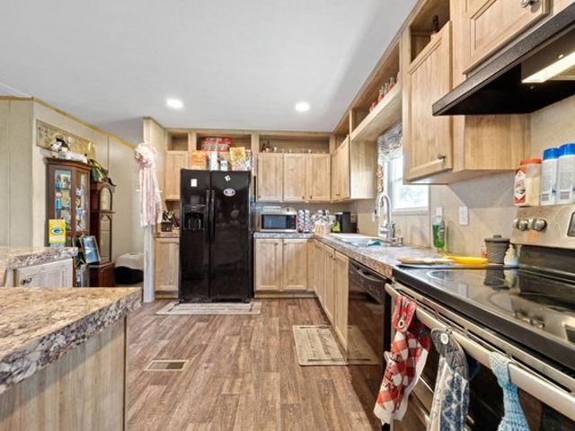 144 Prairie Dr, Sanger, TX 76266