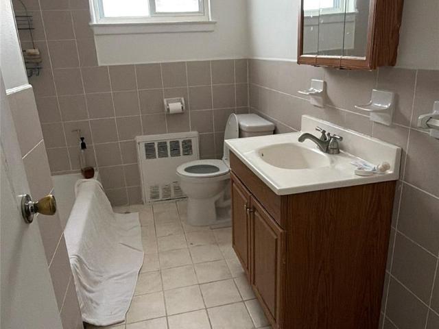 144 Roslyn Road