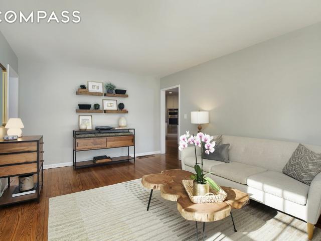 144 W Austin Ave, Libertyville, IL