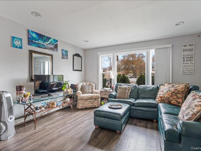144 Washington Ave, Wheatley Heights, NY 11798 | MLS #984669