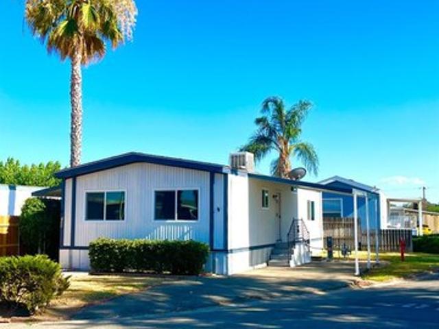 144 Torrey Pine Ln, Bakersfield, CA 93308