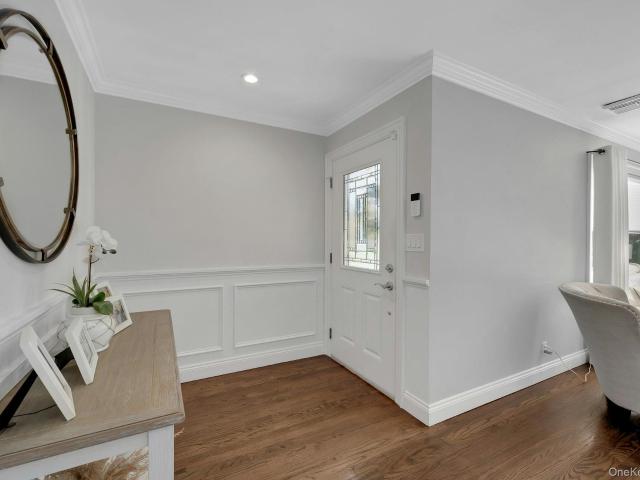 144 Thornbury Road E