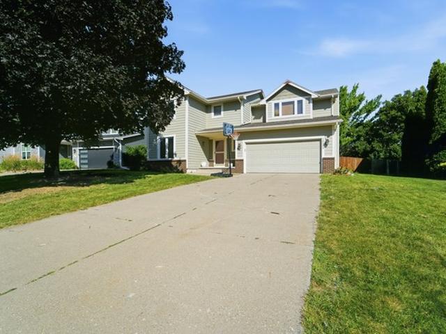 14543 Summit Dr, Clive, IA 50325