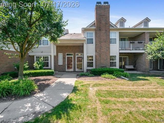 14540 Holborn Dr, Sterling Heights, MI 48313