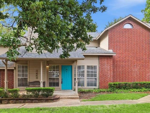 1454 Meadowood Village Dr, Fort Worth, TX 76120