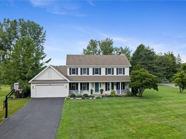 1454 Chigwell Ln N, Webster, NY 14580