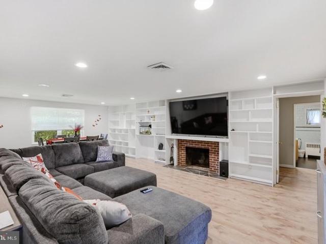 1454 Sicklerville Rd, Sicklerville, NJ 08081