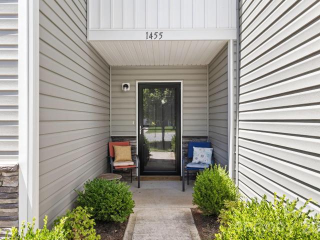 1455 Cypress Loop # 33