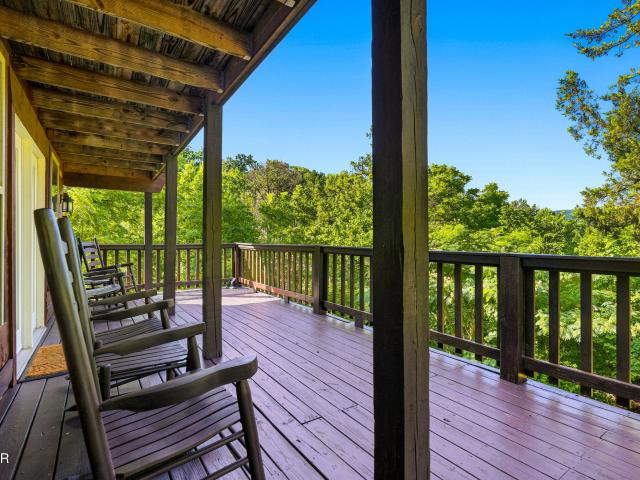 1455 Honey Oaks Way