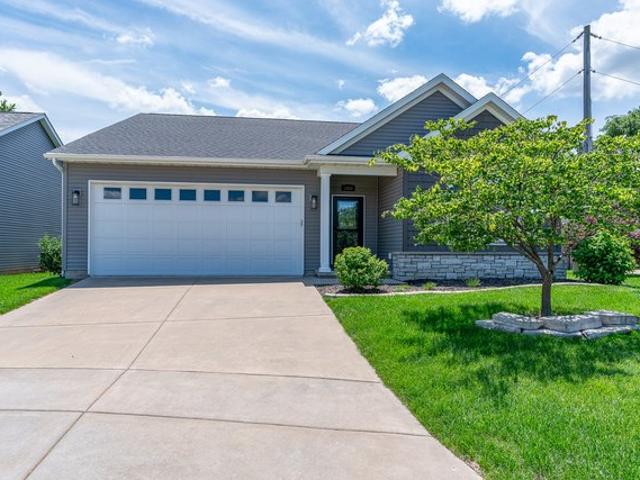1455 W 39th St, Davenport, IA 52806