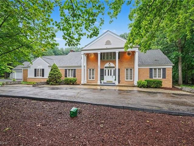 1455 Woodland Ln, Silver Lake, OH 44224