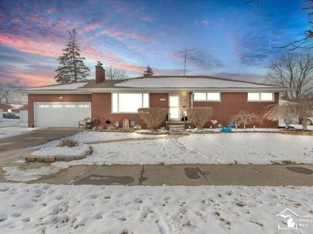 14562 Burns St, Southgate, MI 48195