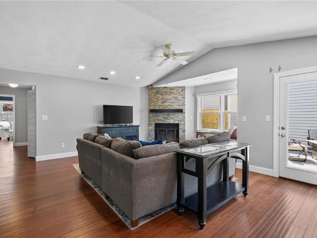 1456 Debbs LN