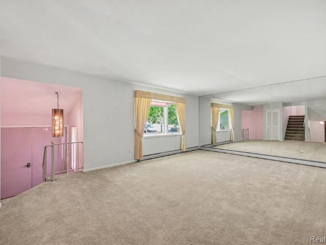 1457 W Avon Road