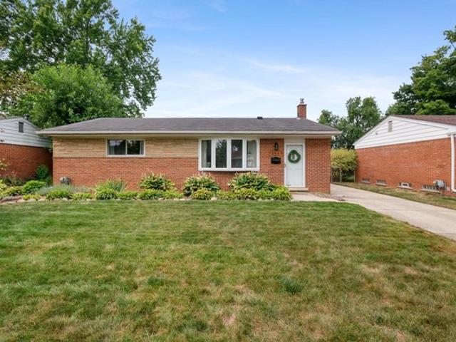 14587 Blue Skies St, Livonia, MI 48154