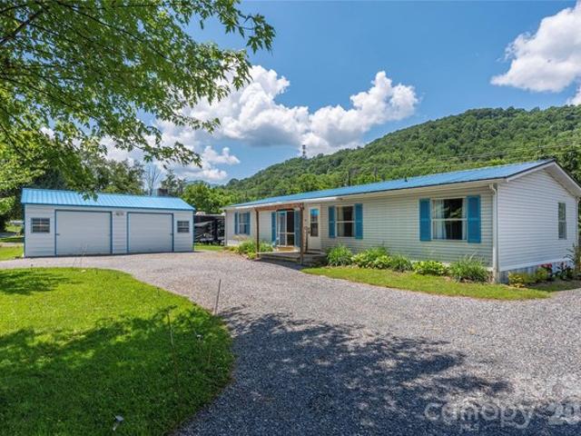 1458 Old Balsam Rd, Waynesville, NC 28786