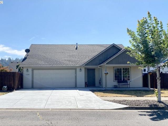 1458 Avery Dr NE, Silverton, OR 97381