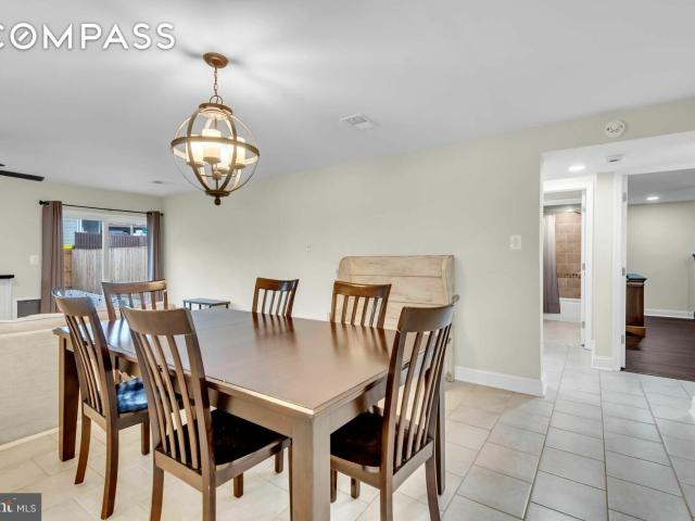1458 Blockton Ct, Crofton, MD