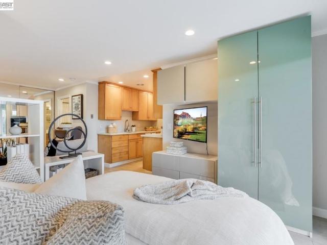 1458 Hudson Street 107