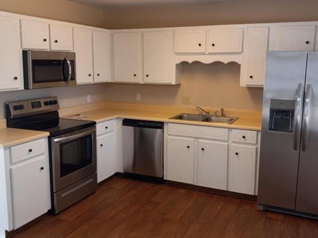 1458 Sheridan Pt, Hinesville, GA 31313