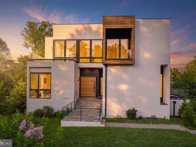 1459 Dewberry Ct, McLean, VA 22101