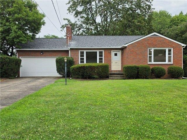 1459 Stepney St, Niles, OH 44446