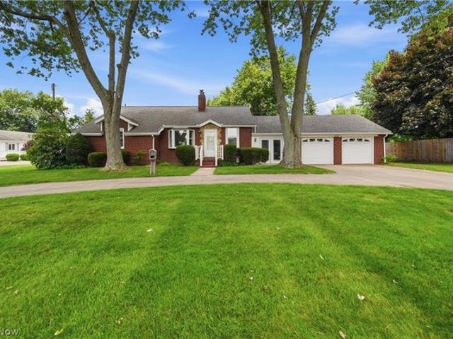1459 Schneider St NW, North Canton, OH 44720