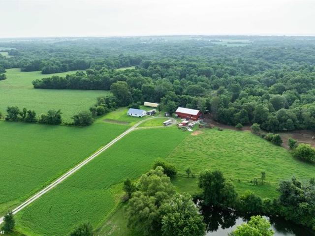 14500 Irish Ridge Rd, Burlington, IA 52601