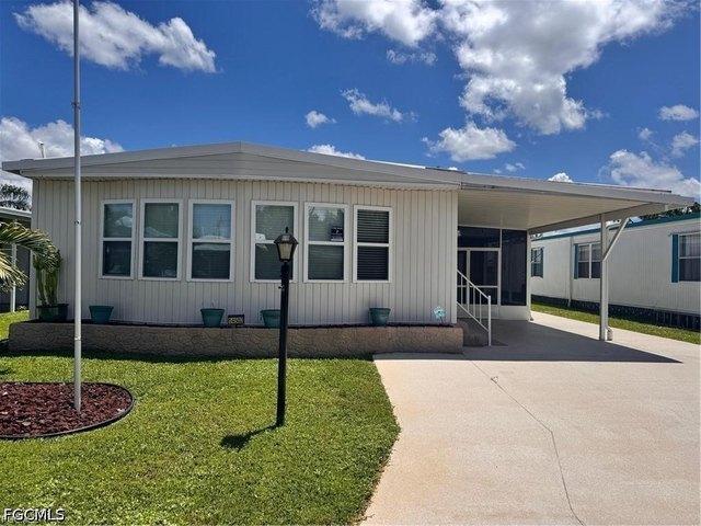 14502 Nathan Hale Ln, North Fort Myers, FL 33917