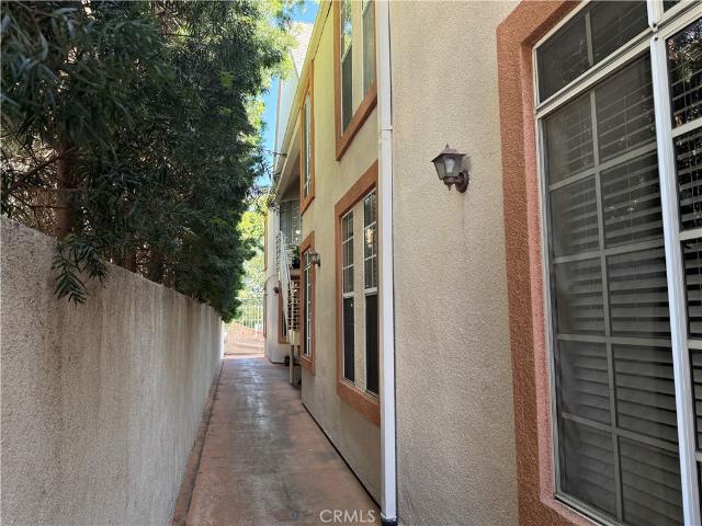 1450 N Vista St, Unit 102, Los Angeles, CA 90046 | MLS #SB26076 | Compass
