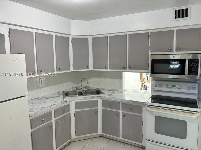 1450 NE 191st St Apt 205, Miami, FL 33179