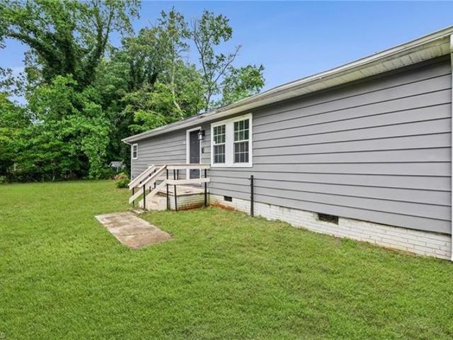 1450 Old Hollow Rd, Winston Salem, NC 27105