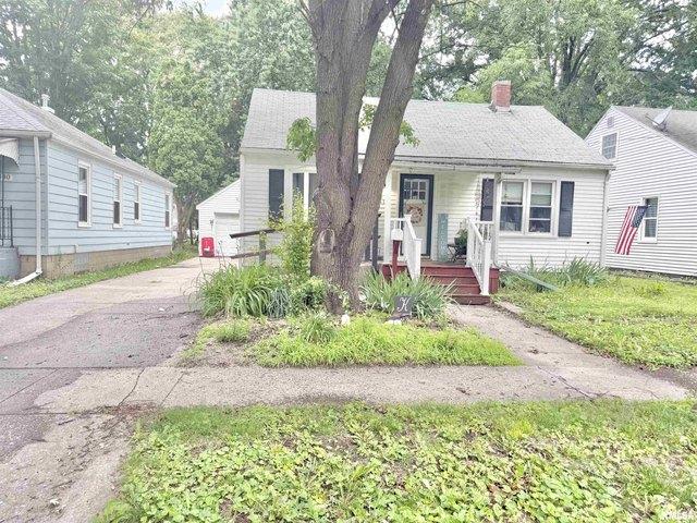 1450 Beecher St, Galesburg, IL 61401