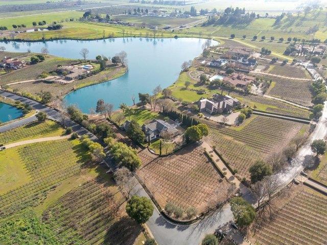 1450 Lakeview Ct, San Martin, CA 95046
