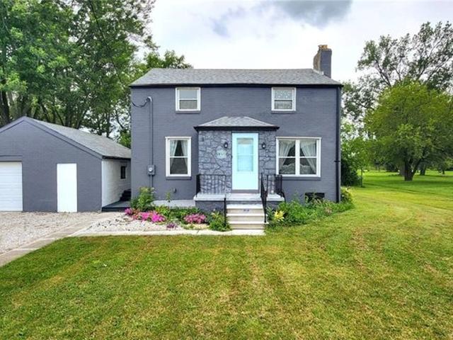 1450 S Lallendorf Rd, Oregon, OH 43616