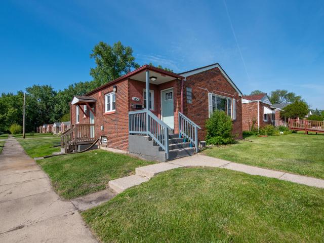 1450 W 35th Avenue