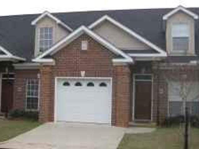$1450 / 4br Gated Townhouse with Garage 211 West Drive unit 27 map