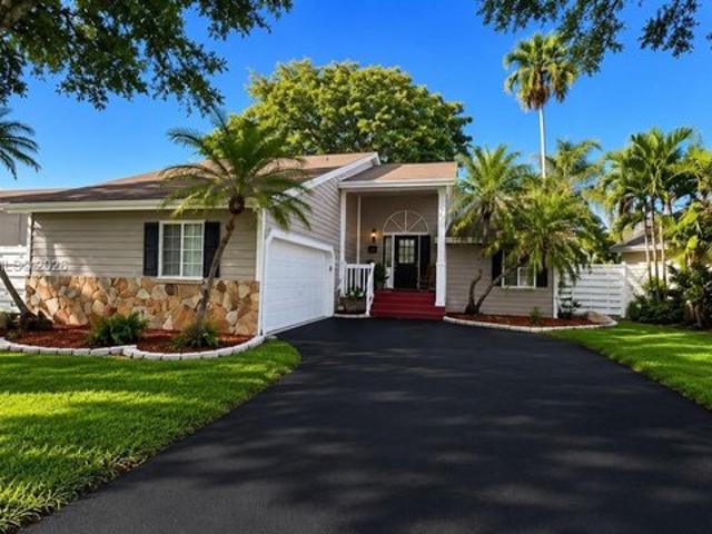 14510 SW 142nd Court Cir S, Miami, FL 33186