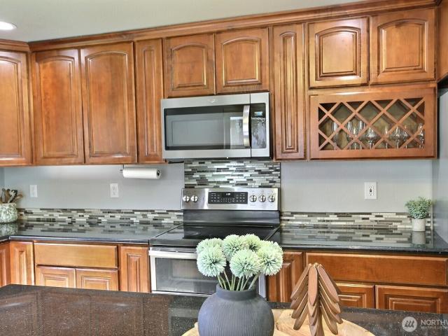 14512 2nd Ave E, Tacoma, WA 98445 | Compass