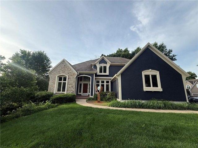 14517 W 49th St, Shawnee, KS 66216