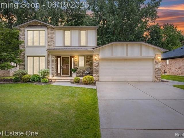 14522 Coulee Dr, Sterling Heights, MI 48313