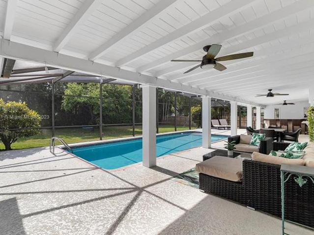 14525 84th Ct SW, Palmetto Bay, FL 33158