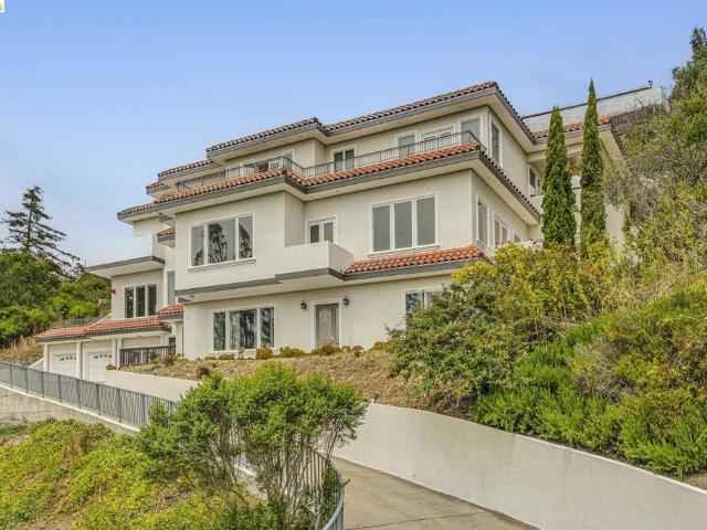 1452 Club View Dr