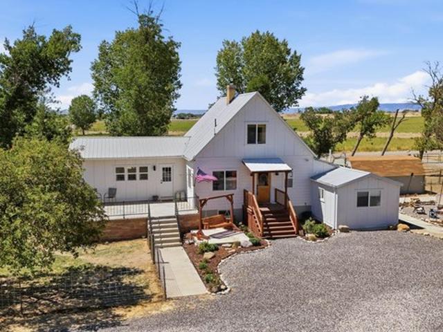 1452 P Rd, Loma, CO 81524